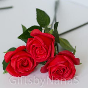 Red Real Touch Flowers, Real Touch Roses, Christmas Decorations ...