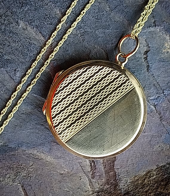 Antique 9ct Gold LOCKET - Circular with Art Deco Desi… - Gem