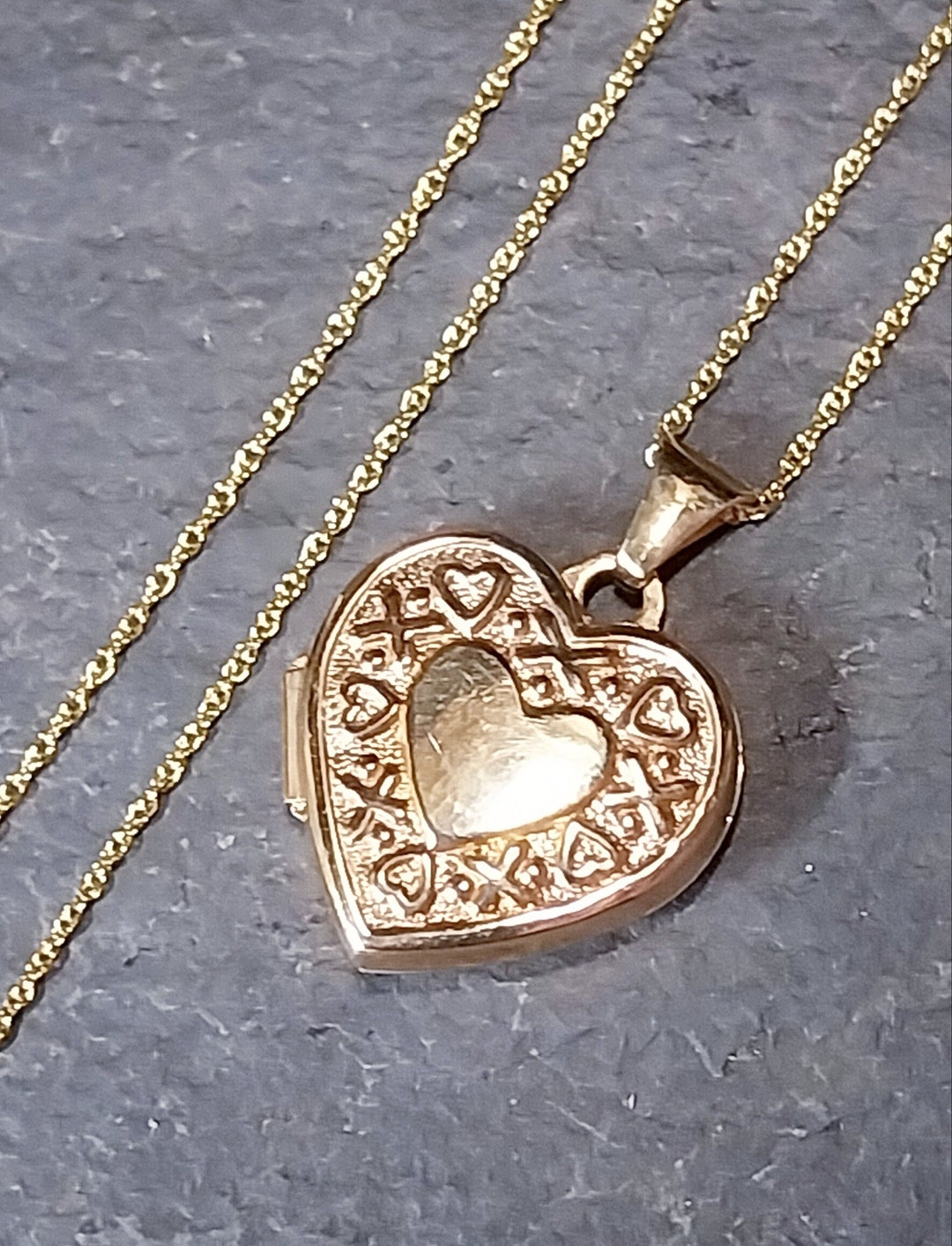 Vintage 9ct GOLD HEART LOCKET Hearts and Kisses on 18 Chain 1.8g - Etsy