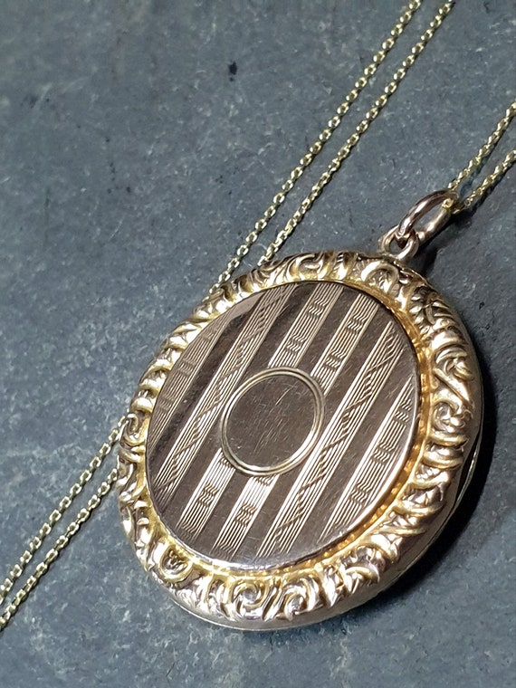 Antique 9ct Gold LOCKET - Circular with Art Deco Desi… - Gem