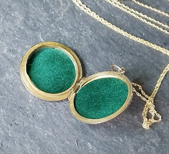 Antique 9ct Gold LOCKET - Circular with Art Deco Desi… - Gem