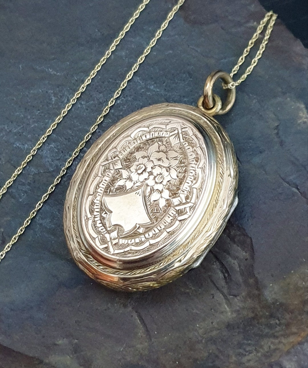 Antique 9ct Gold Locket Stunning Double Sided Engraving on 20 Chain 7 ...