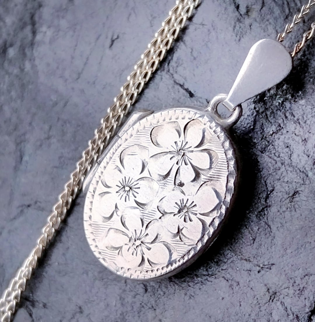 Vintage OVAL SILVER LOCKET Four Flowers by Joseph Smith With 16 Chain 3 ...