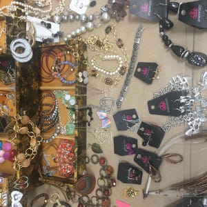 Vintage mod Jewelry 175pc Lot Necklaces Rings Bracelets Earrings in ...