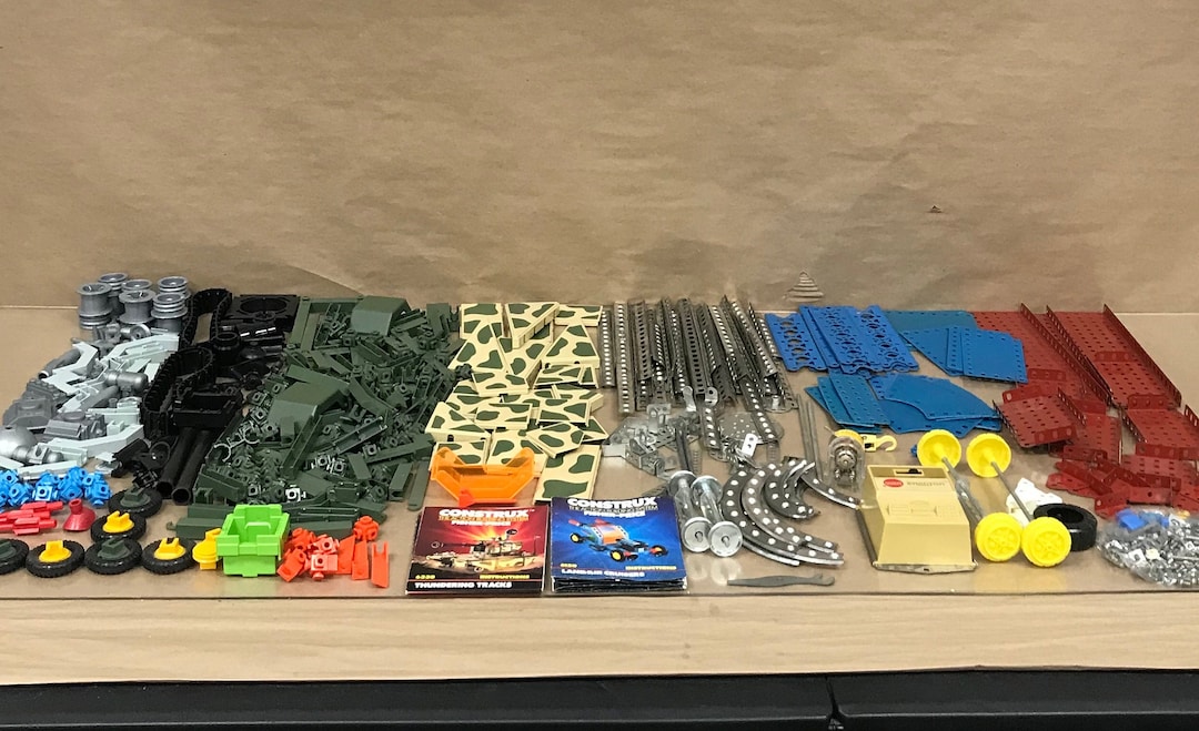 8.5lb Mixed Lot Construx and Erector Set Parts Pieces Booklets & More ...