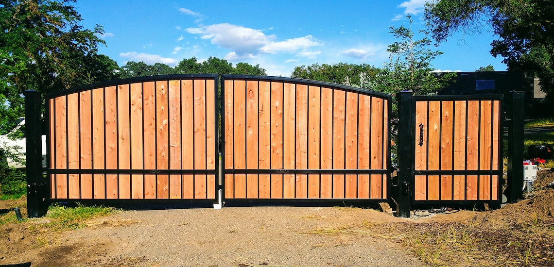 Wooden Driveway Gate Kit | Arched, Wrought Iron, Single Pickets ...