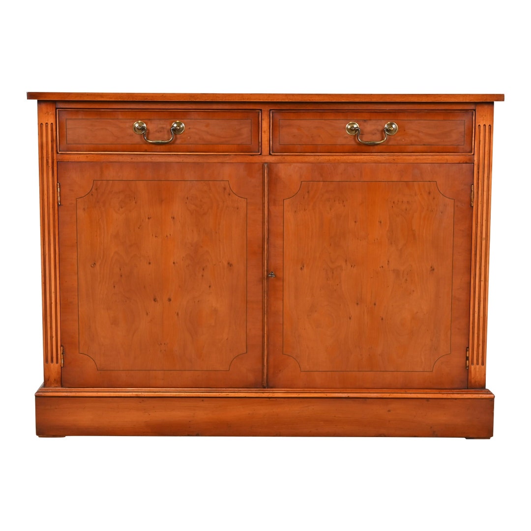 English Georgian Yew Wood Bar Cabinet in the Manner of Baker Furniture Etsy Canada