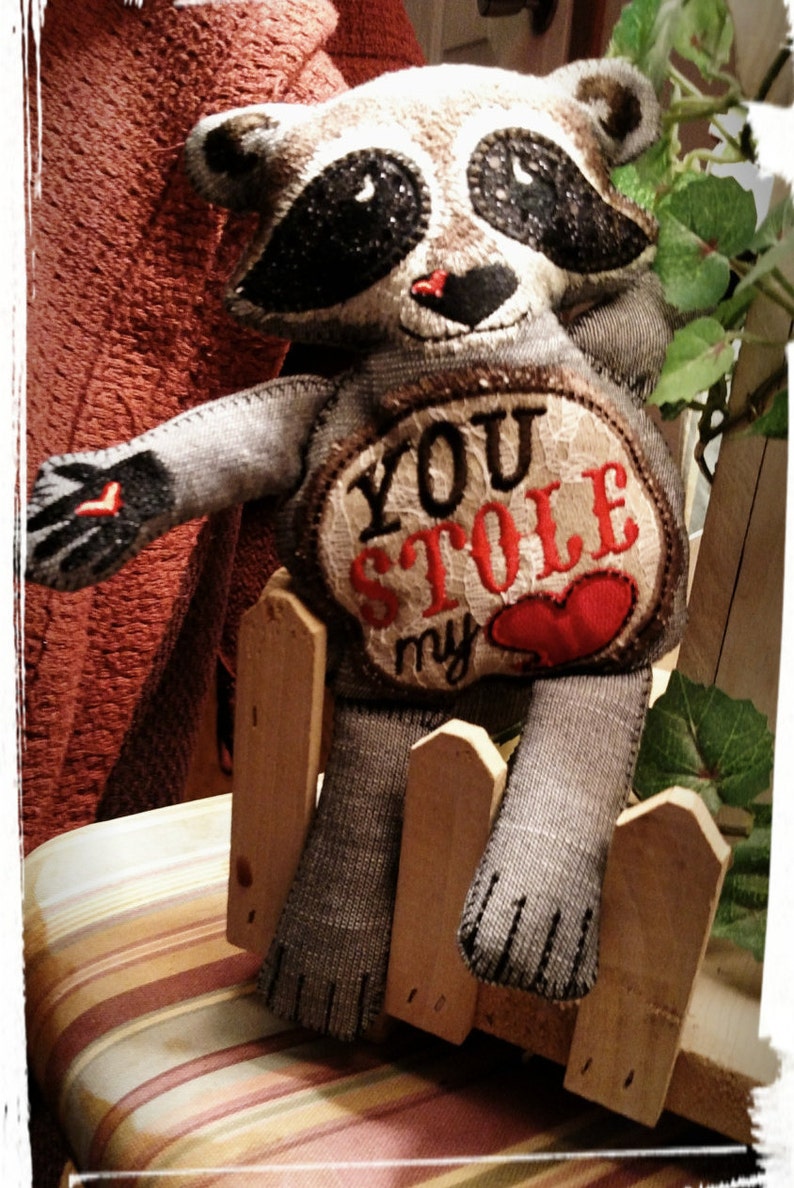 7X12 VALENTINE'S Raccoon You Stole My Heart in the Hoop - Etsy