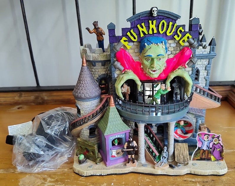 Lemax Spooky Town Collection Spooky Town Funhouse New in Box! Halloween ...