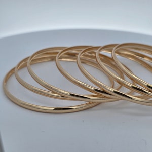 Set of 7 Bangles- Durable Gold Plated Stackable Bangle Bracelets ...