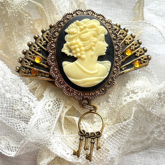 Vintage Victorian Style Cameo Brooch, Fan Keys Cameo … - Gem
