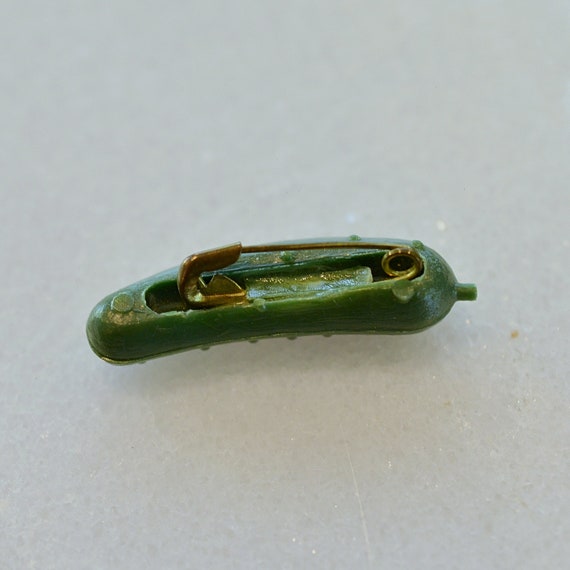 Small Heinz Pickle Pin, Collectible Kitsch Costume Pr… - Gem