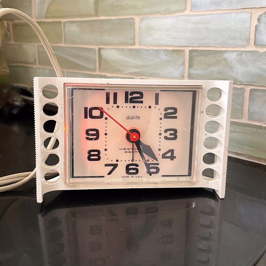 Vintage MCM White Dialite Electric Clock by Westclox Electric, Works ...