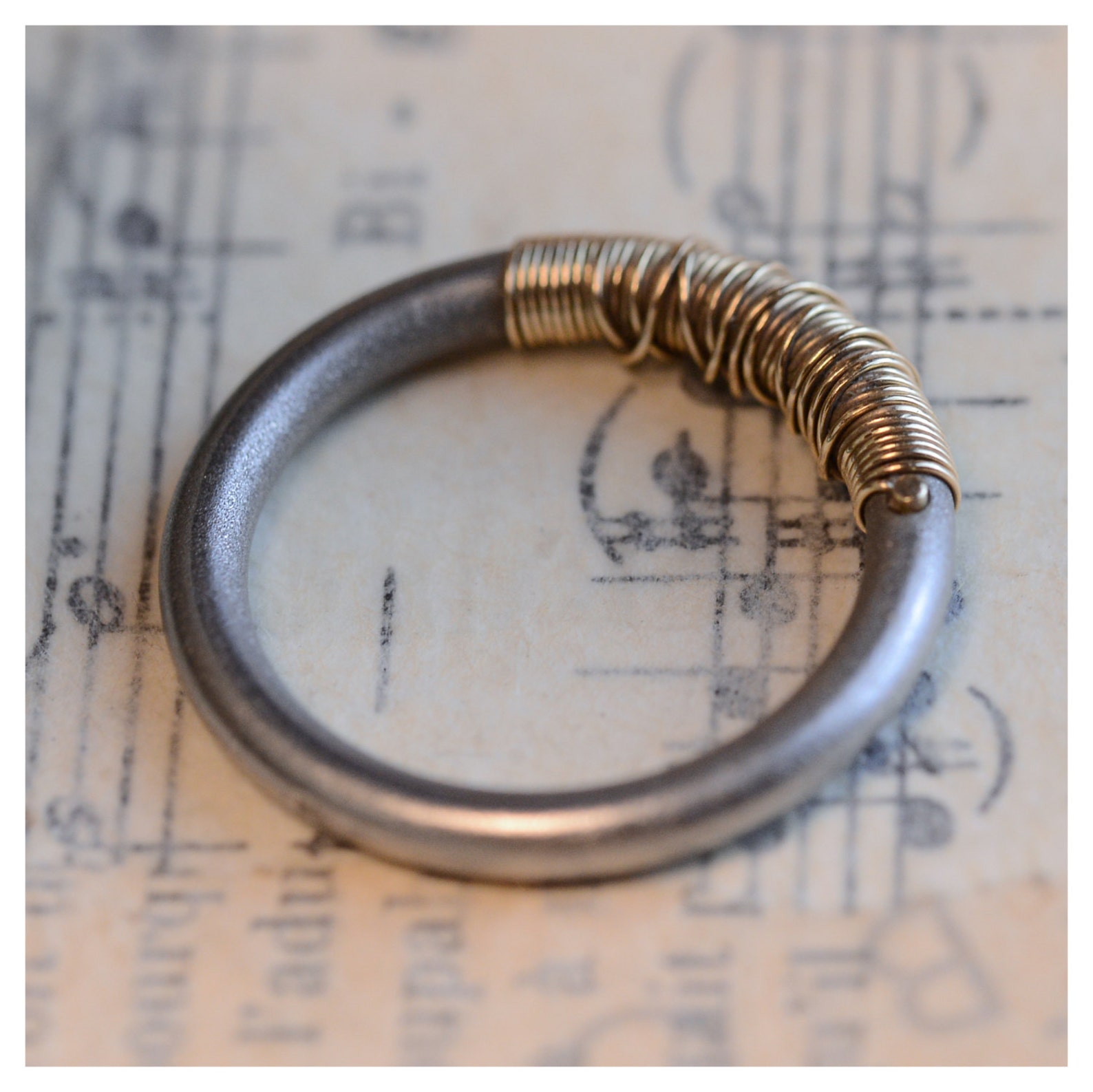 Artsy Modern 24k Gold & Steel Wire Size 8 Ring Unique - Etsy
