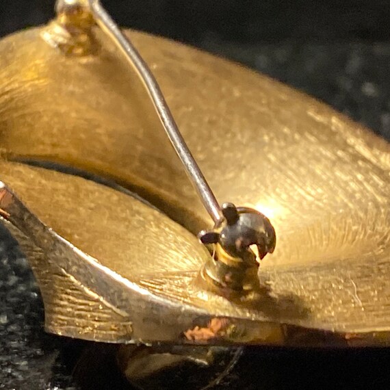 Vintage Trifari Crown Textured Gold Swirl Motif Brooc… - Gem