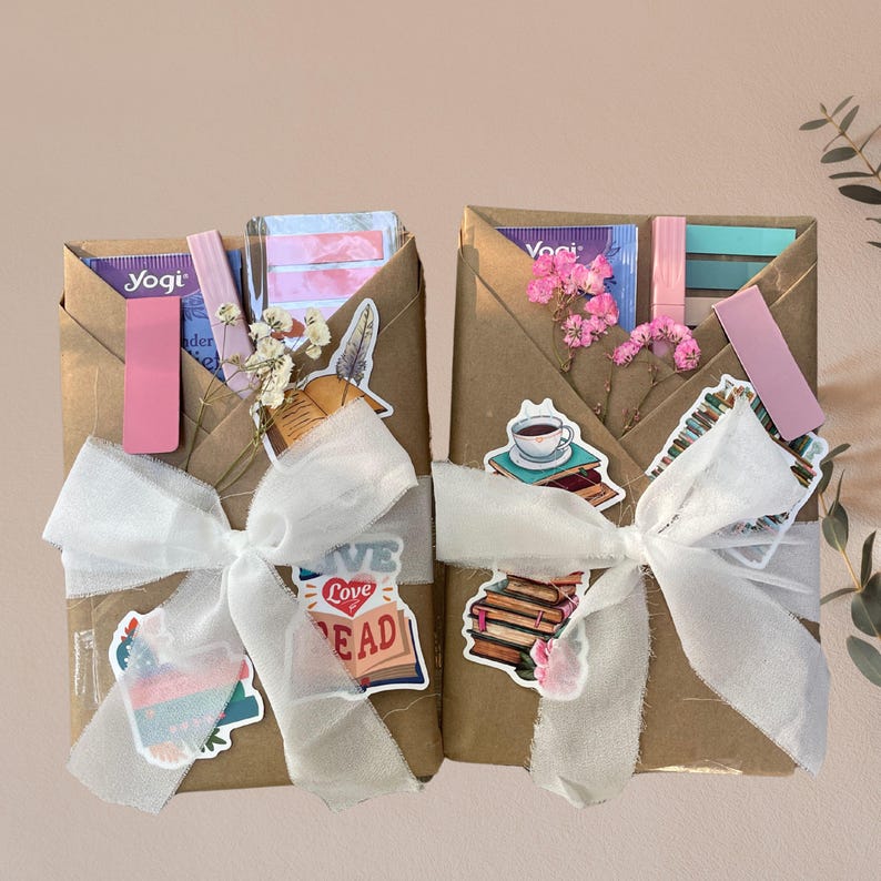 Blind Date Wit a Book Personalized Book Lover Gift Box, Custom Name ...