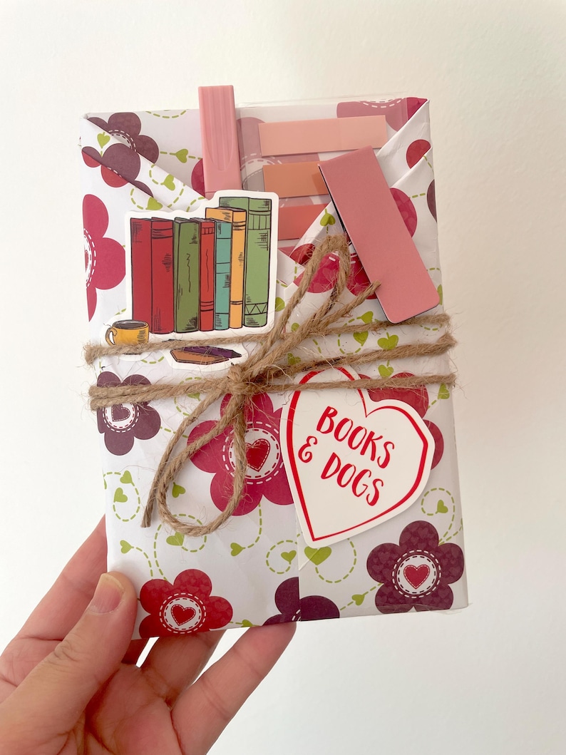 Blind Date With a Book Gift Box, Book Lover Surprise for Her - Etsy