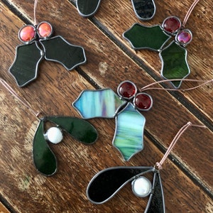 Stained Glass Mistletoe Chrstmas Hanging Tree Window Decoration ...