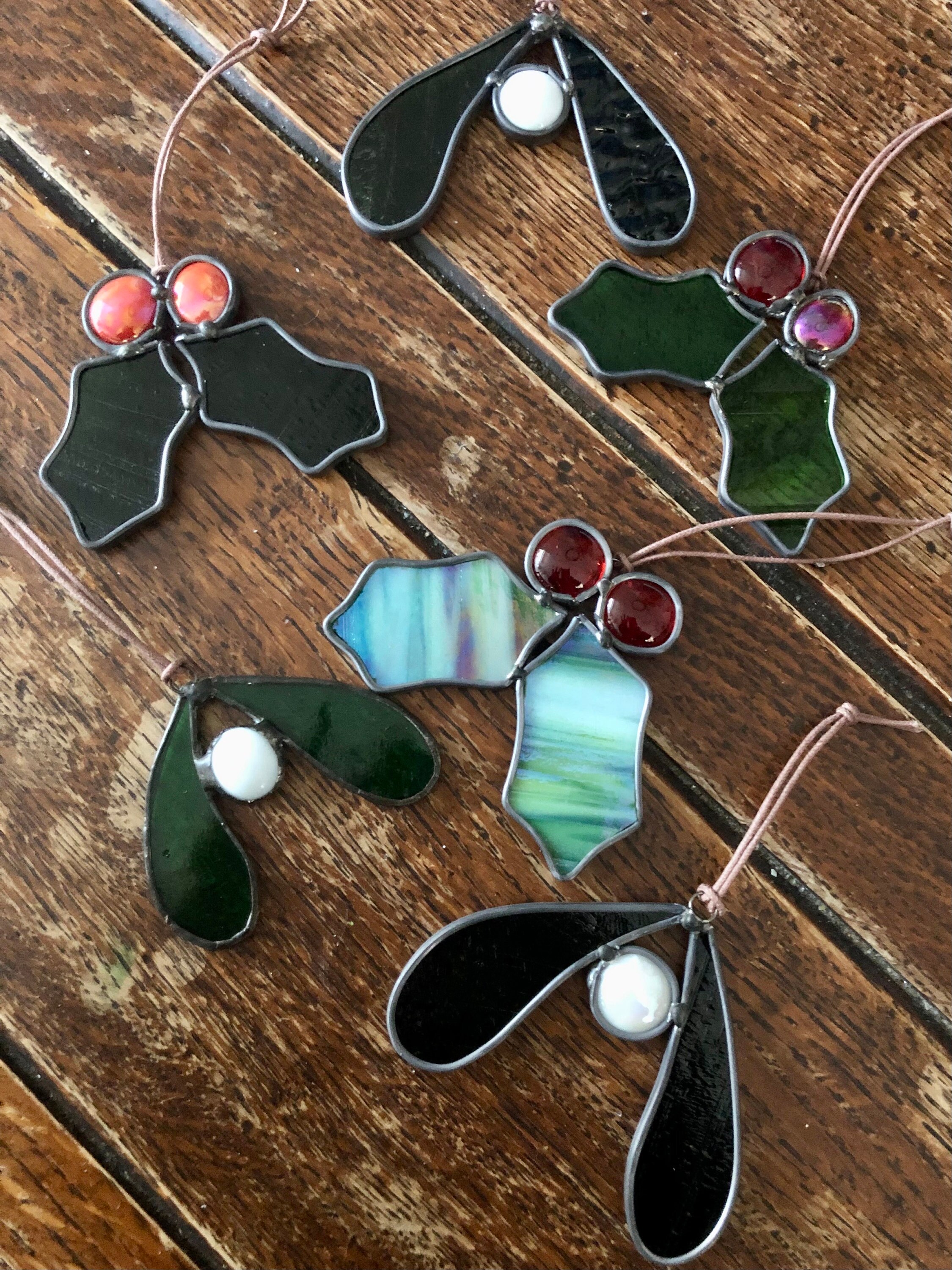 Stained Glass Mistletoe Chrstmas Hanging Tree Window Decoration ...