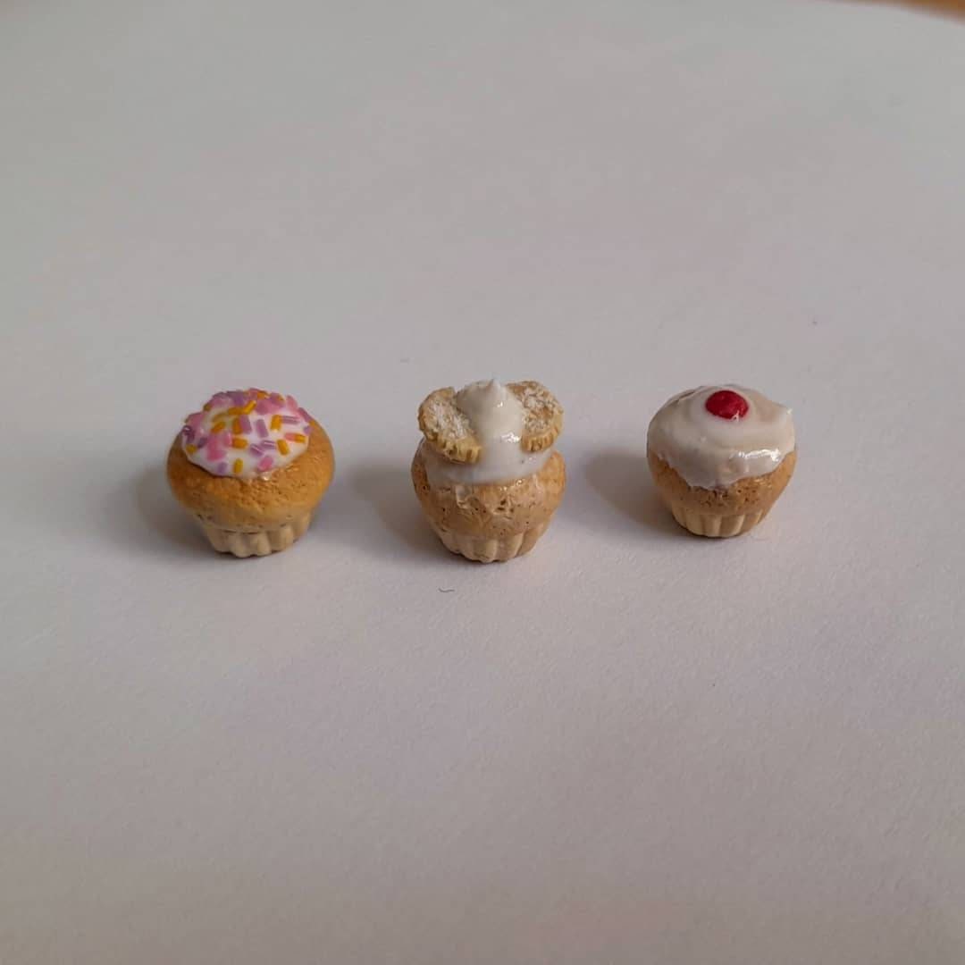 Miniature 1:12 Scale Cupcake / British Fairy Cake Fridge Magnet Gift ...