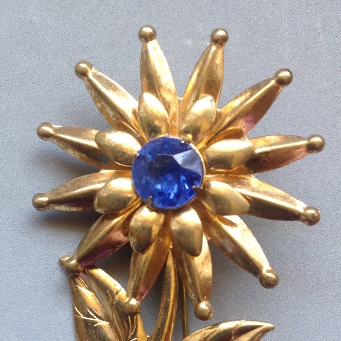 Large Gold Pressed Metal Flower Brooch /vintage Flower - Etsy