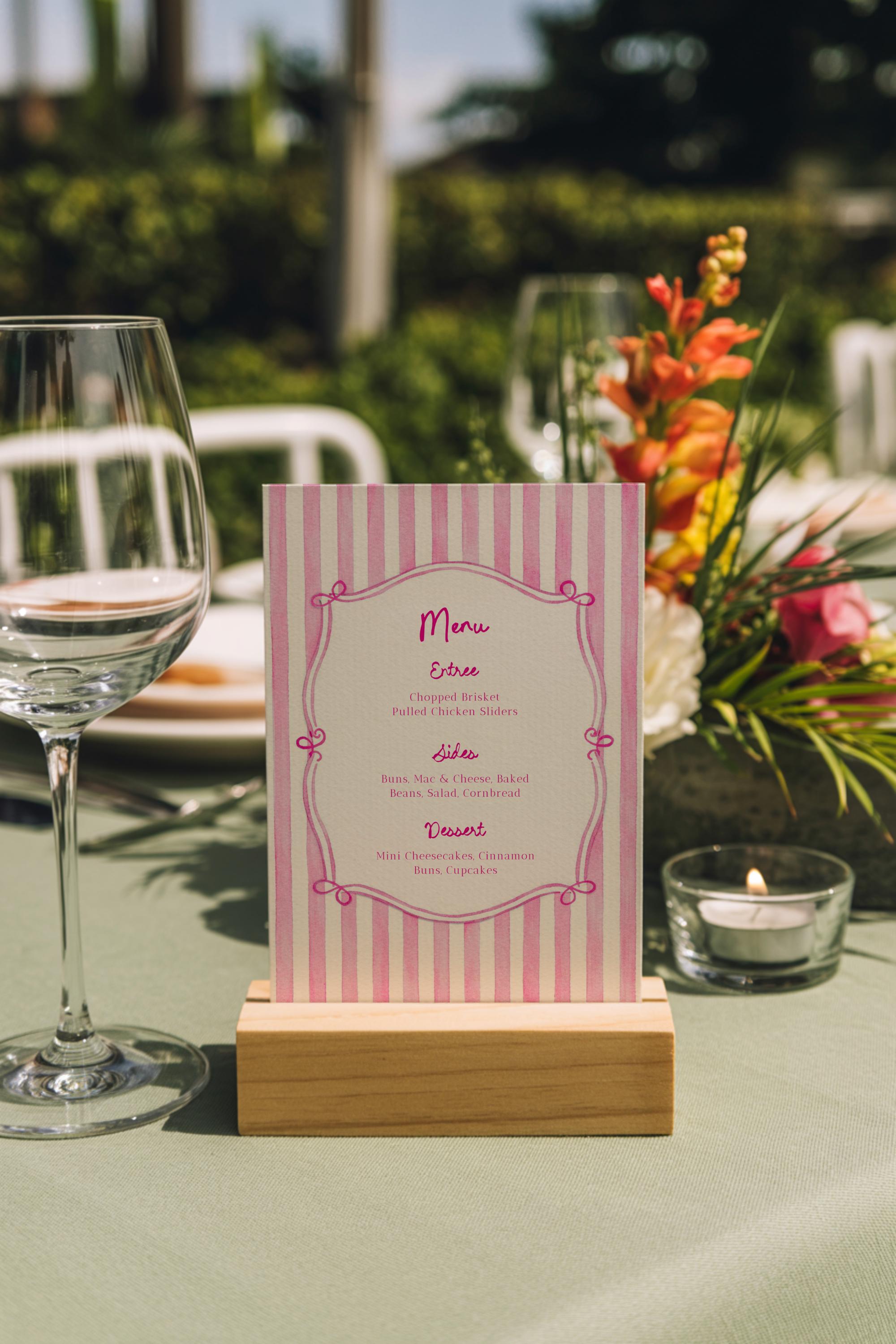 Modèle de menu cadre rose Doodle, toile modifiable, carte de menu à ...