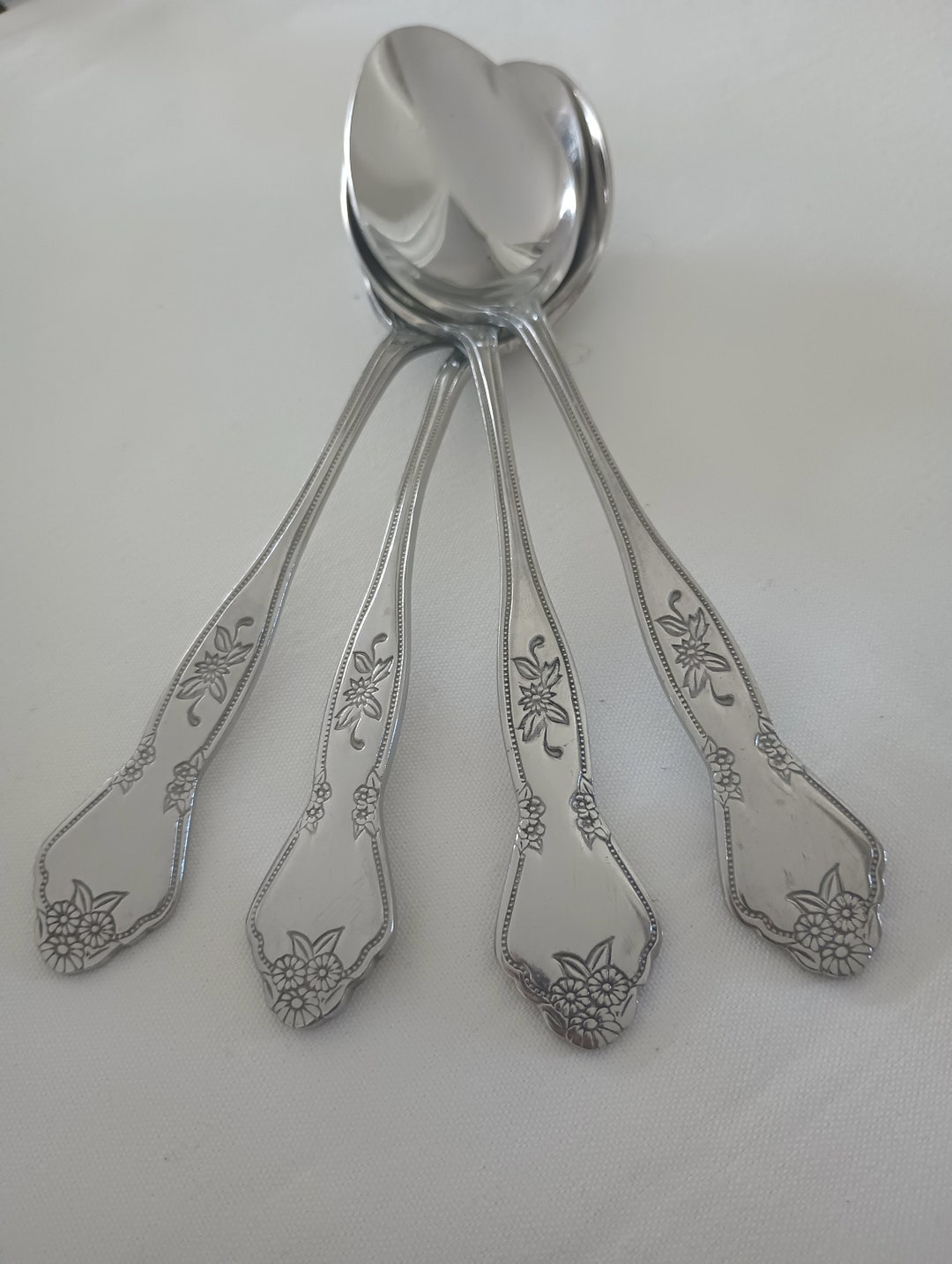 Gibson Daisy Flower Beaded Glossy Stainless Steel Lot of 4 Soup Spoons ...