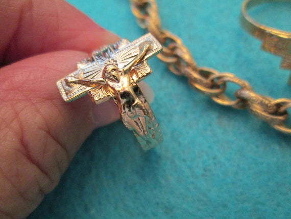 Gold CRUCIFIX Ring>Nicely Detailed Gold Crucifix ring… - Gem
