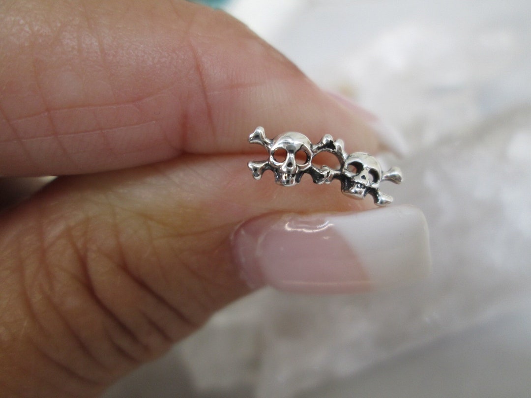 Skull and Crossbones Stud Earrings>925 Sterling Silver Skull and ...