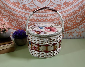 Vintage Sewing Basket/ Antique Sewing Basket With Sewing Kit - Etsy