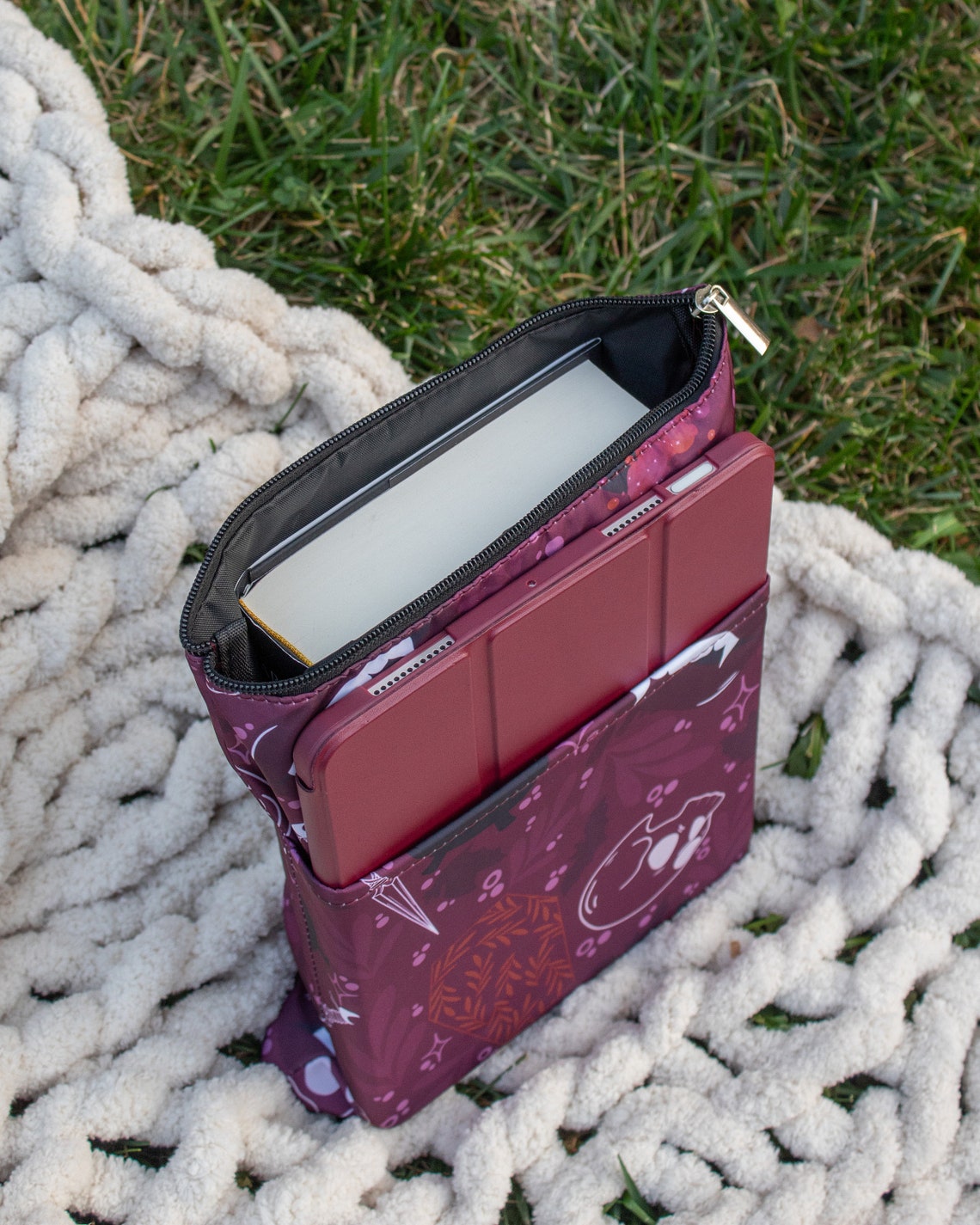 Maroon Magic | Water-resistant Book / Tablet Sleeve | Extra Large ...