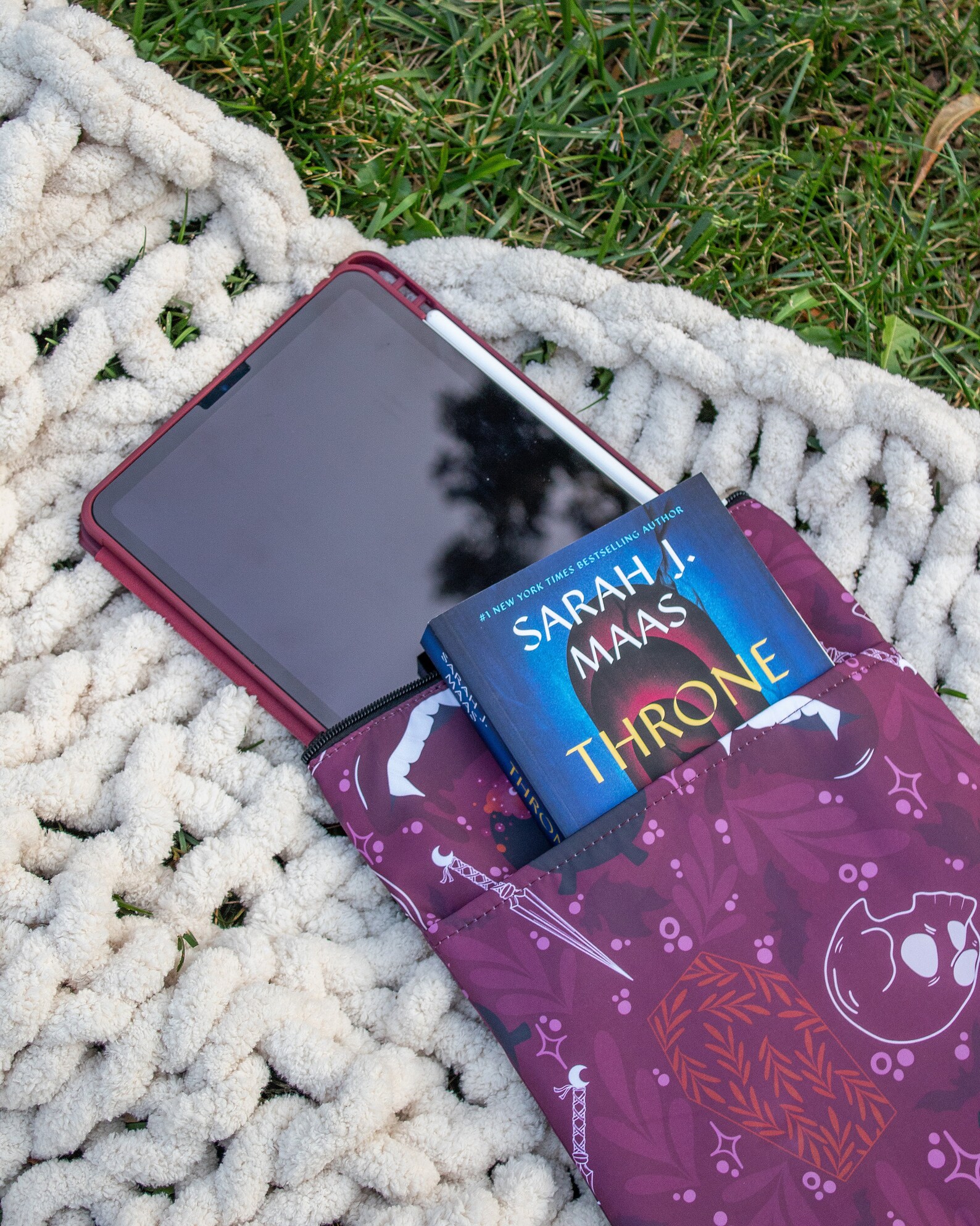 Maroon Magic | Water-resistant Book / Tablet Sleeve | Extra Large ...