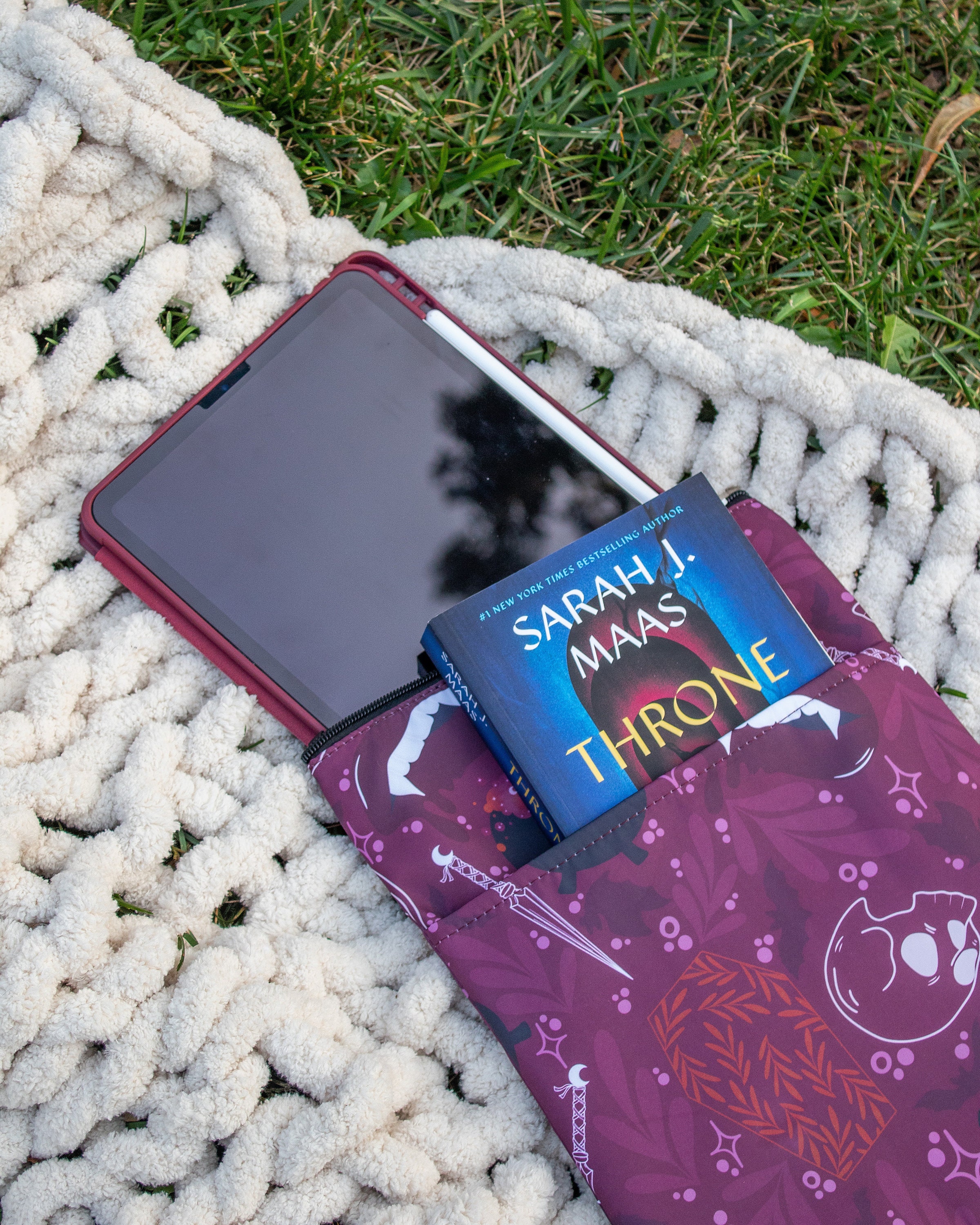 Maroon Magic | Water-resistant Book / Tablet Sleeve | Extra Large ...