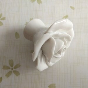 White Knobs Rose Flower Handles Pulls / Chic Dresser Knobs / Ceramic Drawer Knobs Pulls Handles ...