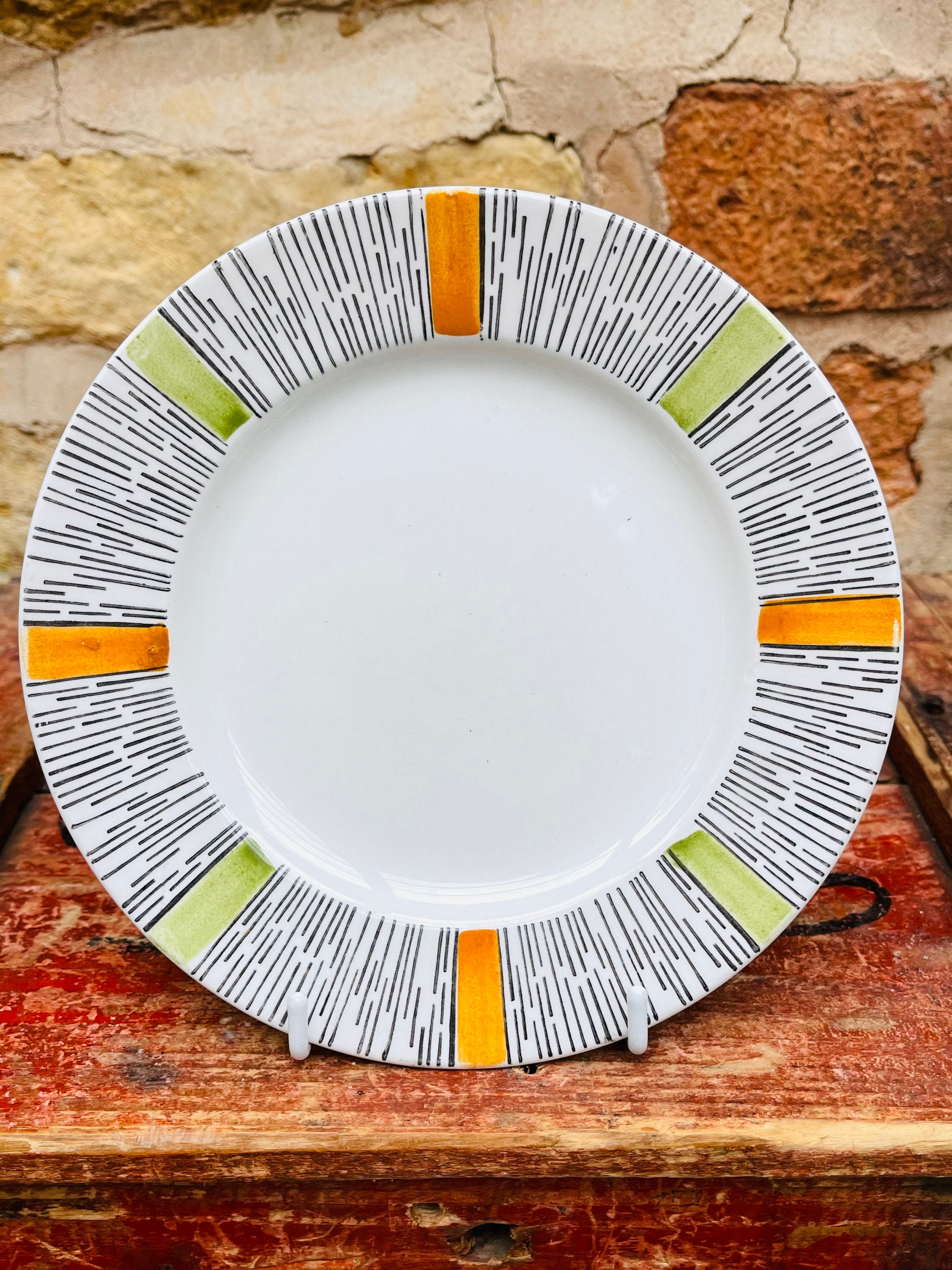 Kathie Winkle Kontiki 17cm Small Plate for Broadhurst Pottery