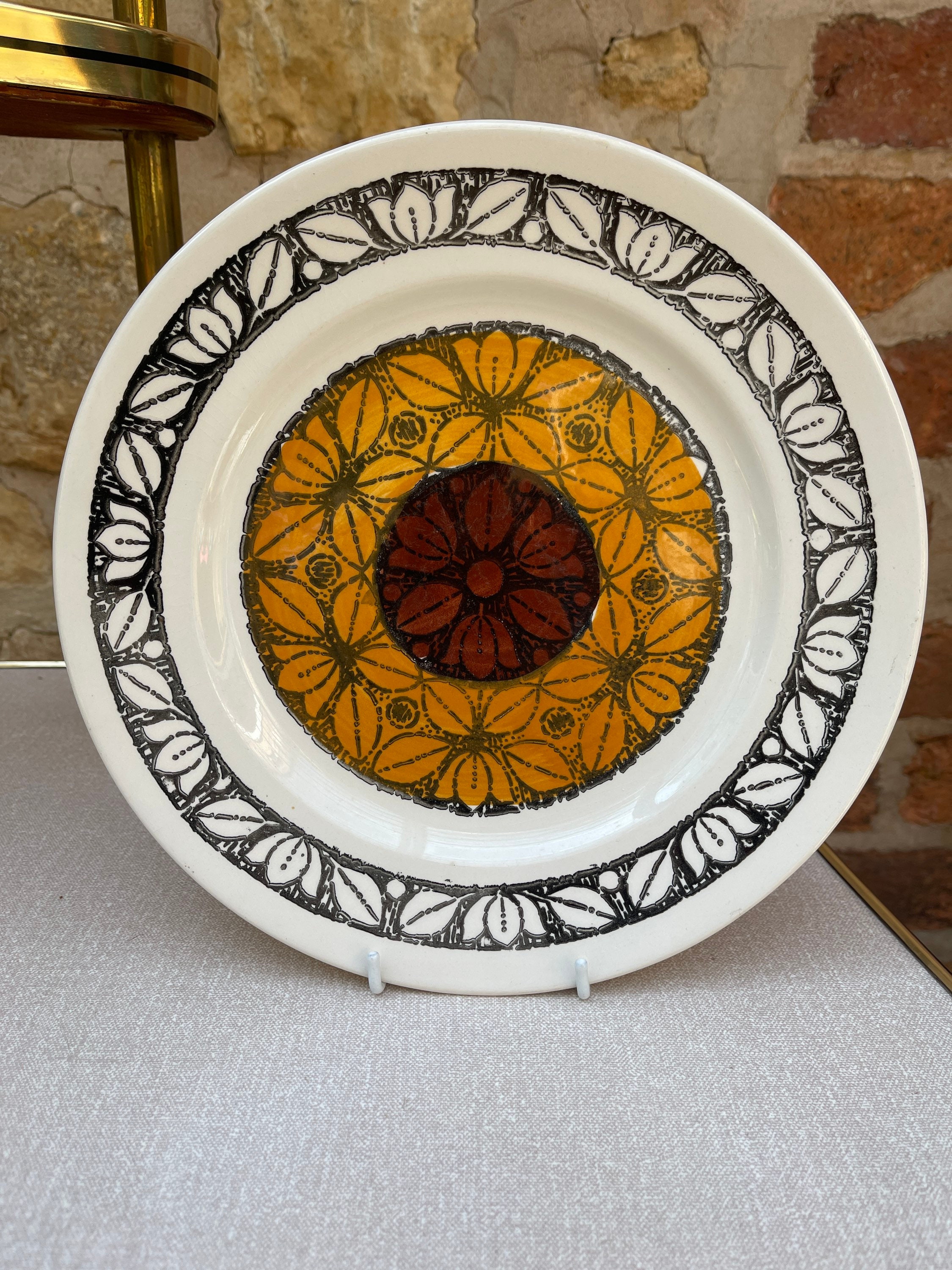Kathie Winkle Tashkent Dinner Plate for Broadhurst Pottery, 1970s ...