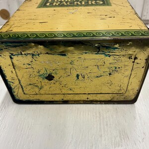 Distressed 1924 Edgemont Cracker Tin With Hinged Lid Green & off White ...