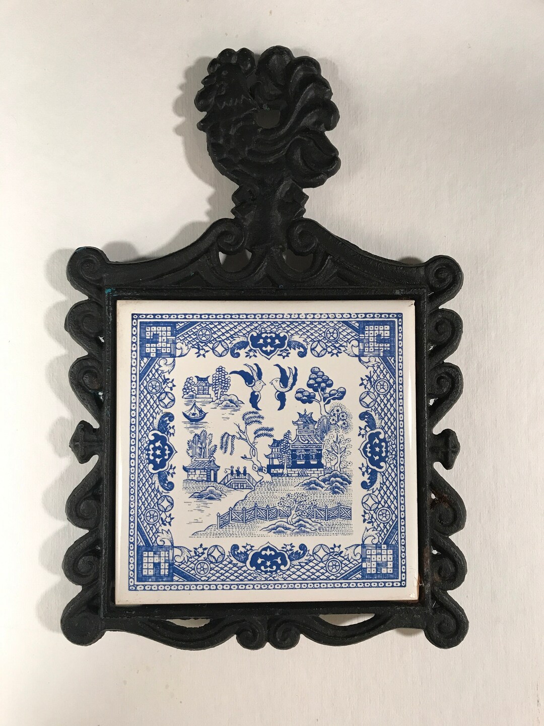 Vintage Blue Willow Black Metal Tile Trivet Rooster Top Handle, Marked ...
