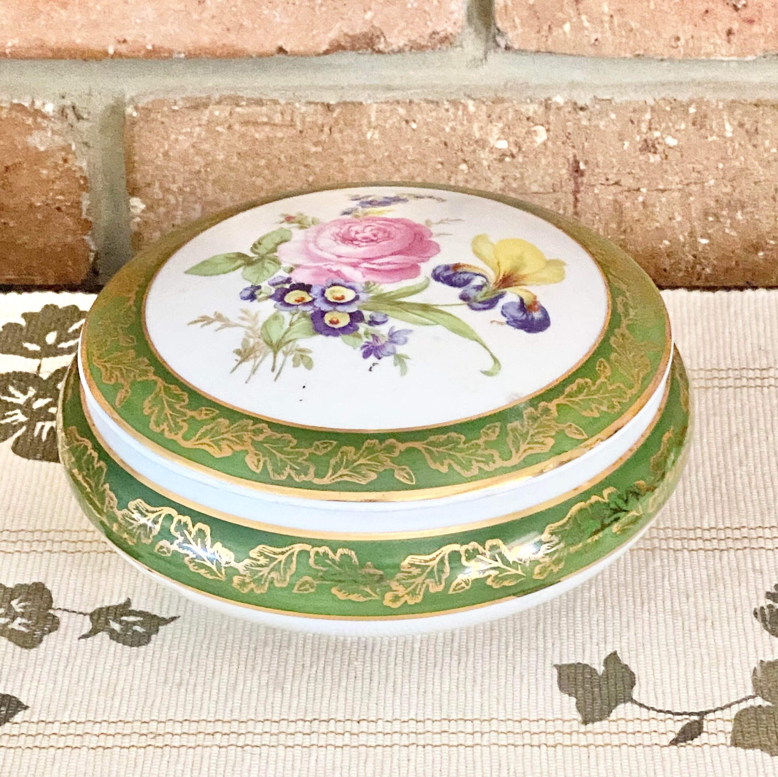 Limoges France vintage 1960s fine porcelain round trinket box with lid