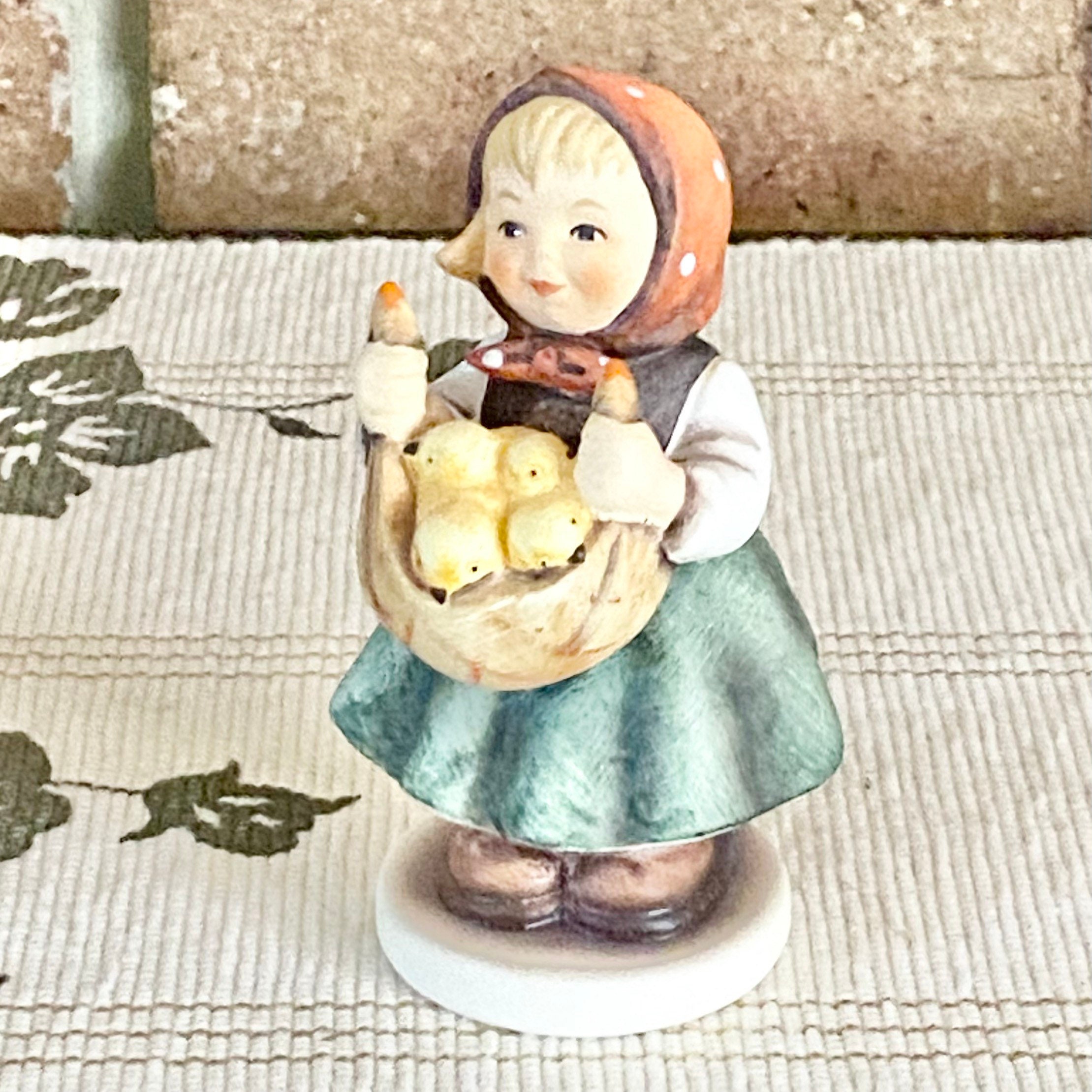 Chicken Licken Hummel Goebel 1987 First Edition porcelain figurine ...