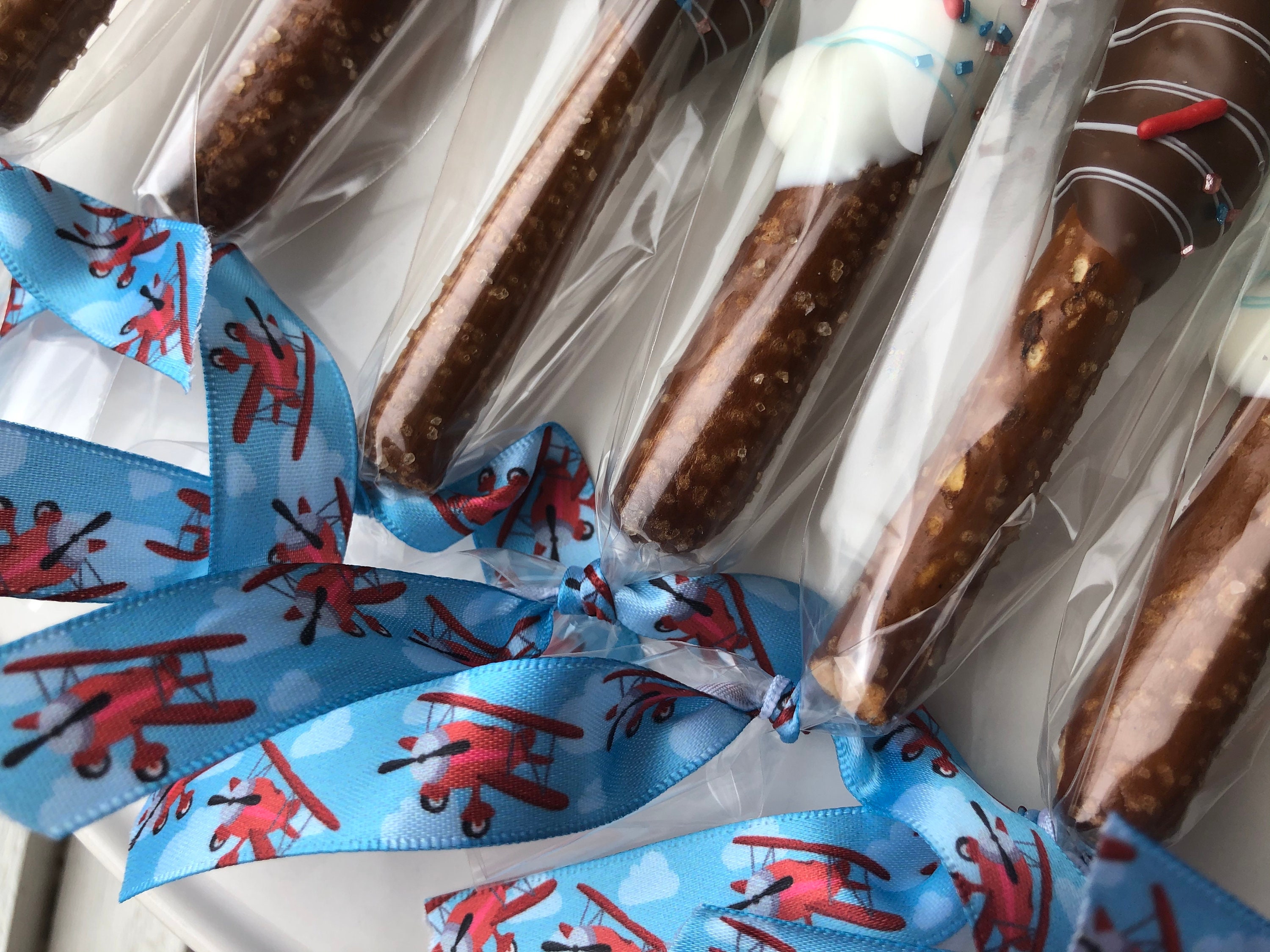 1 Dozen Airplane Chocolate Dipped Pretzels Airplane Birthday | Etsy