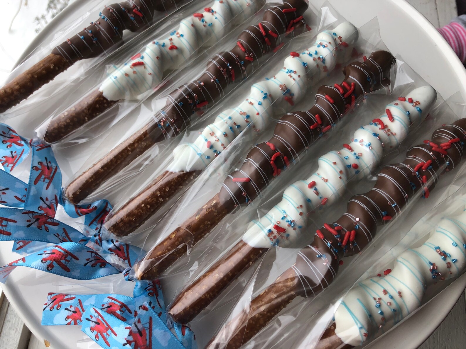 1 Dozen Airplane Chocolate Dipped Pretzels Airplane Birthday - Etsy