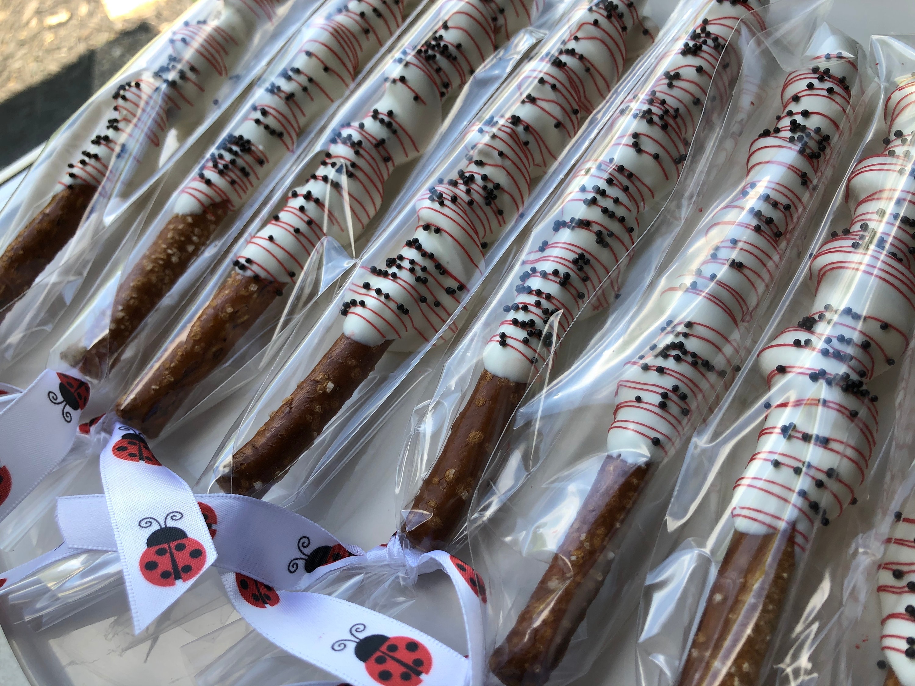 1 Dozen Lady Bug Chocolate and Caramel Pretzels | Etsy