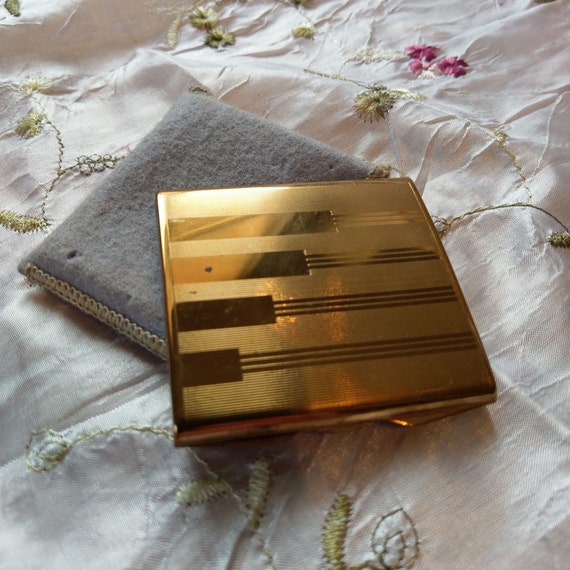 Square Brass Stratton Powder compact 1940's - Gem