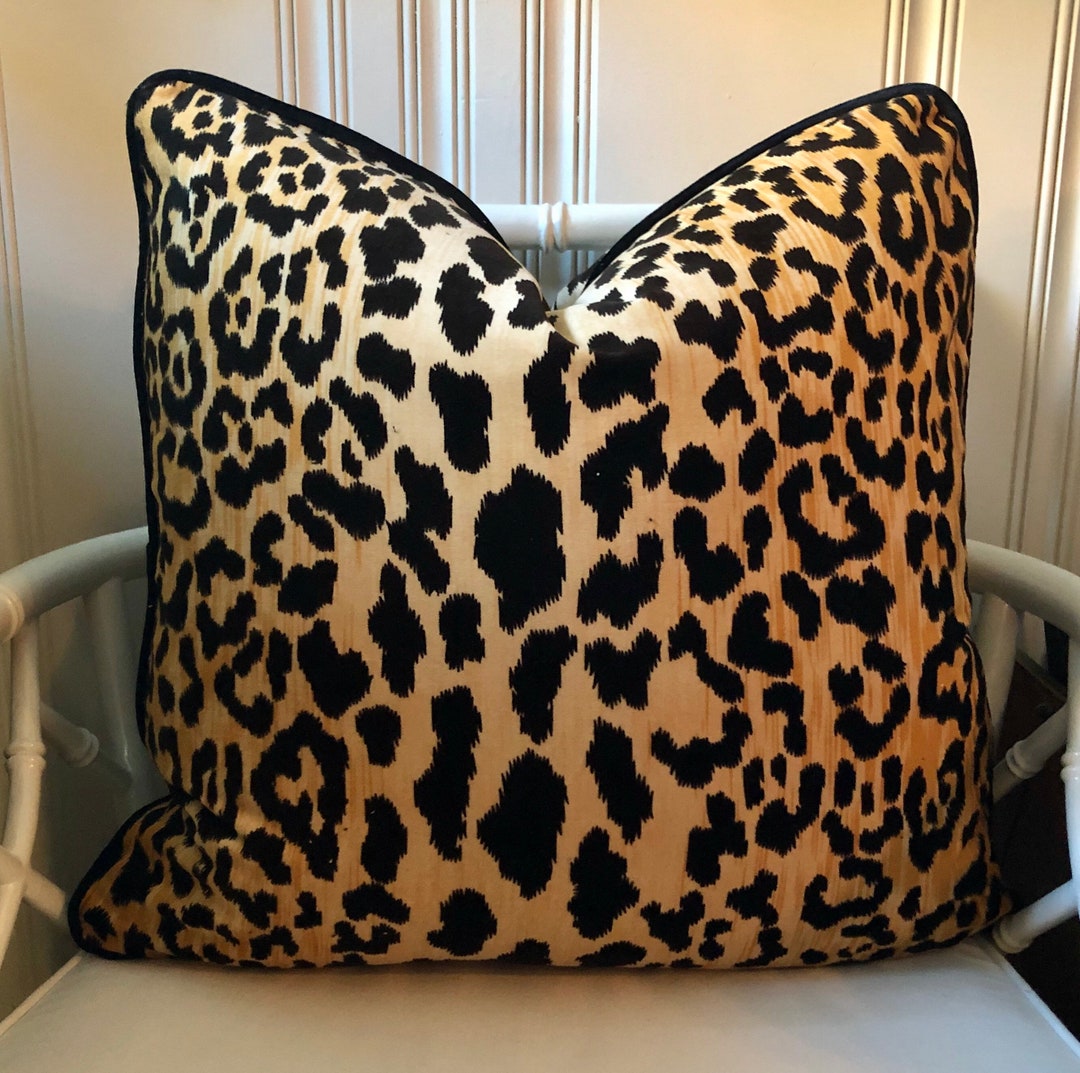 20 Inch Velvet Leopard Pattern Decorative Pillow Cover With Black ...