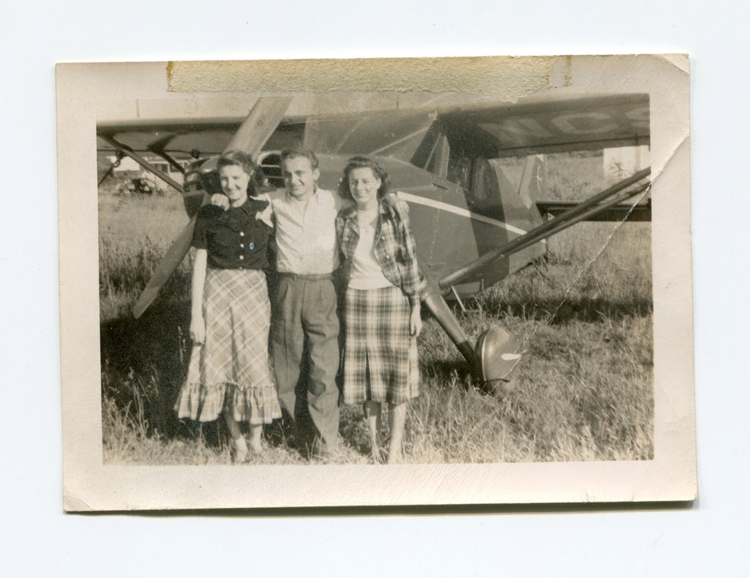 A Girl on Each Arm, Vintage Snapshot Photo - Etsy UK