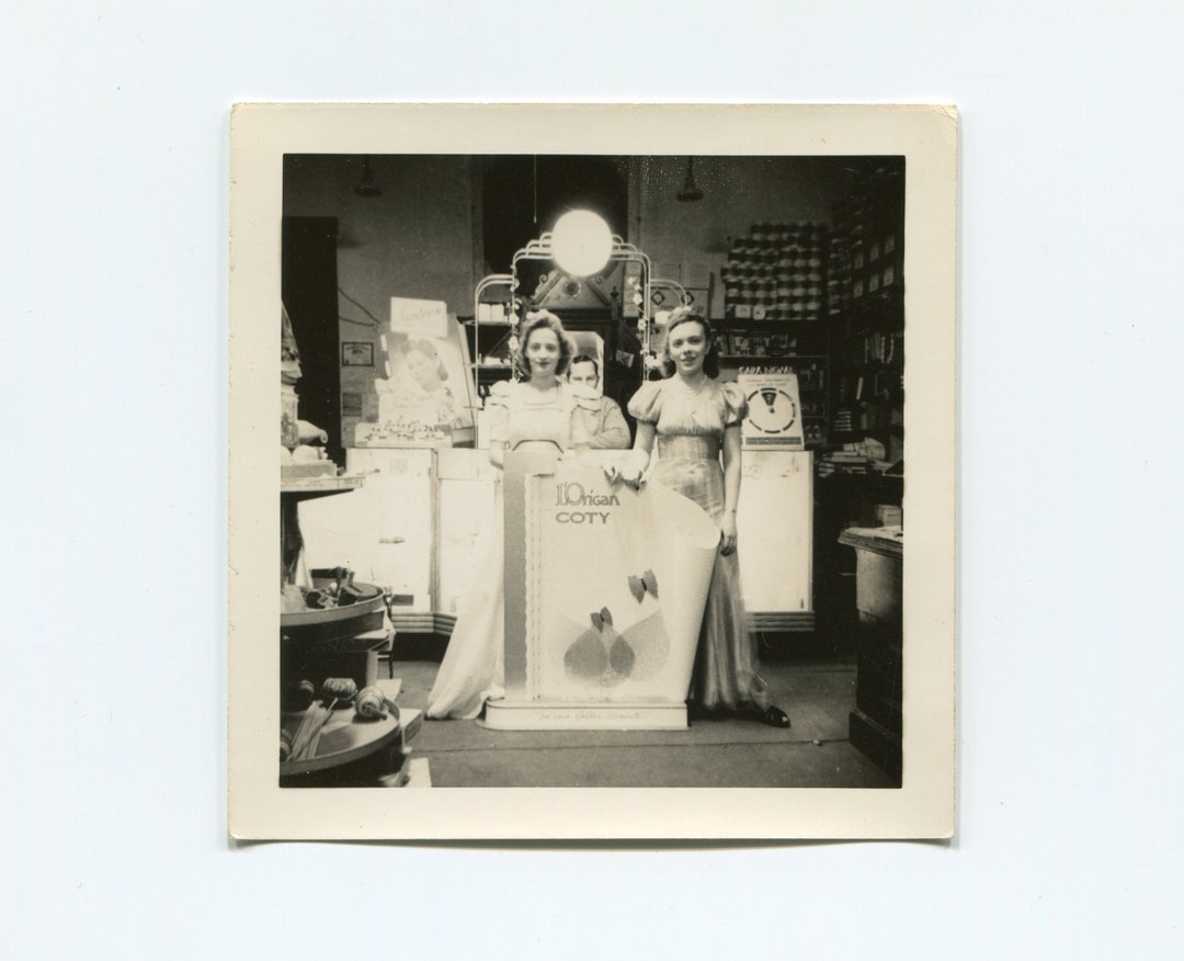 L'origan Coty Display, Vintage Snapshot Photo - Etsy