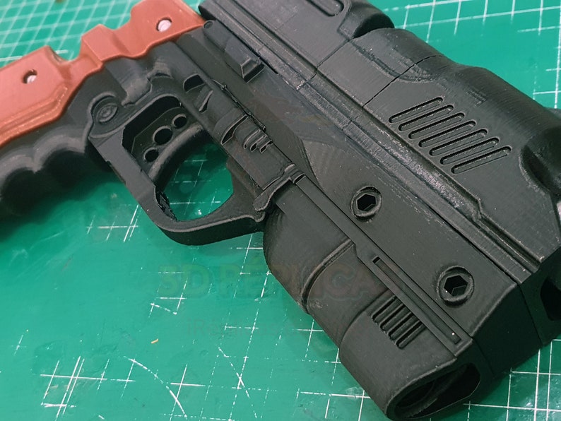 Doom 3 Hero Revolver Prop Replica Gun Pistol by Buissonland - Etsy