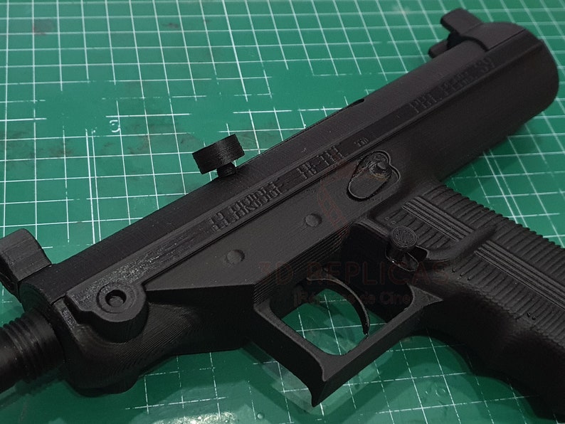 Total Recall Claridge Hi-tec S9 Goncz GA Pistol Gun Prop - Etsy