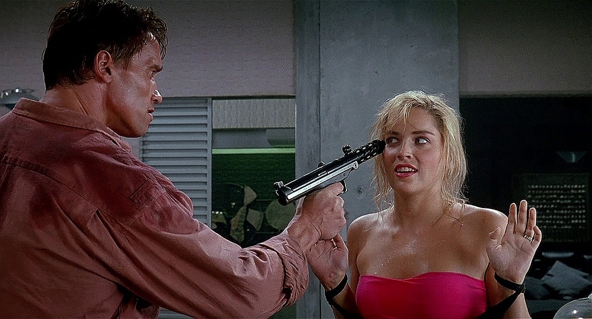 Total Recall Claridge Hi-Tec S9 Goncz GA Pistol Gun Prop - Etsy España